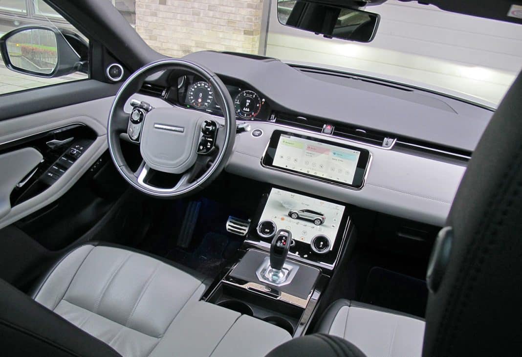 Evoque er højbenet luksus til ’lavpris’ - Hvilkenbil.dk