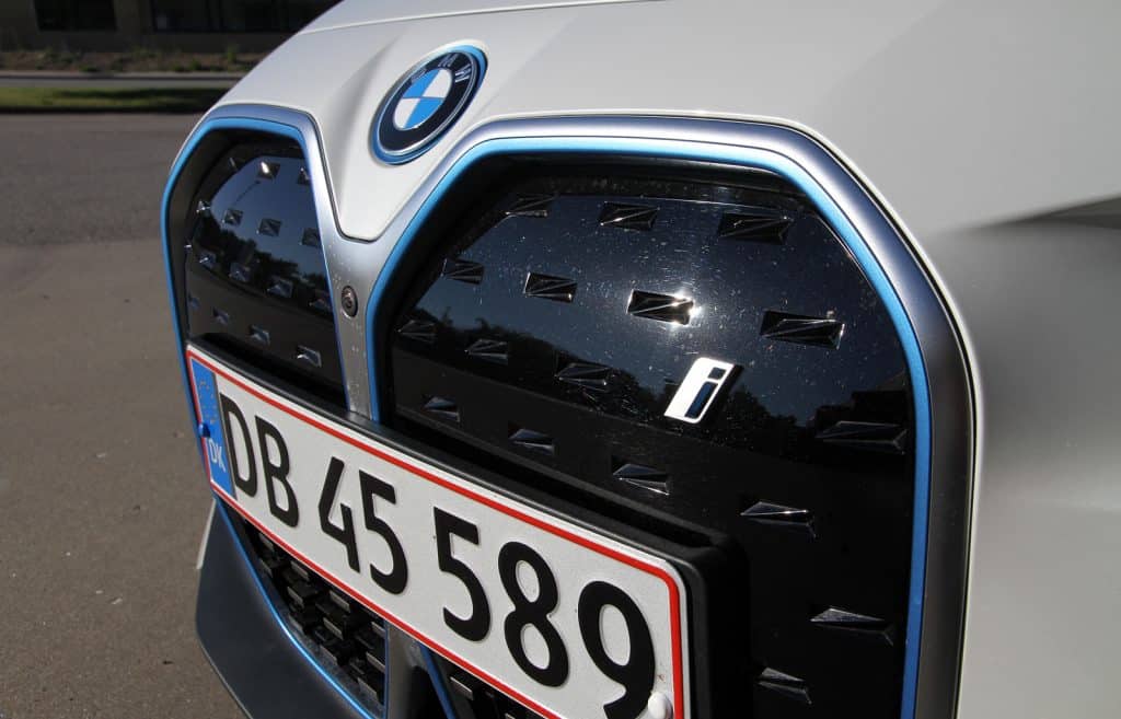BMW i4 både begejstrer og skuffer - Hvilkenbil.dk