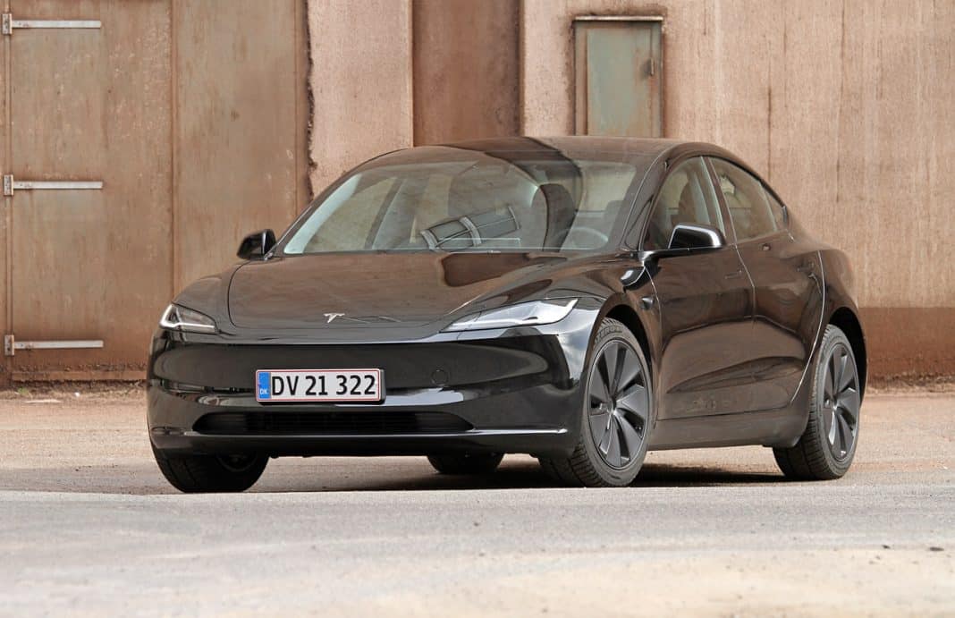 Prisbasker: Tesla Model 3 med længere rækkevidde til lavere pris ...