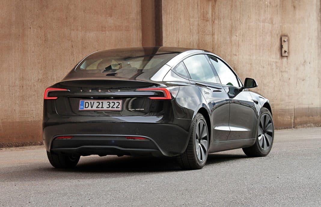 Prisbasker: Tesla Model 3 med længere rækkevidde til lavere pris ...
