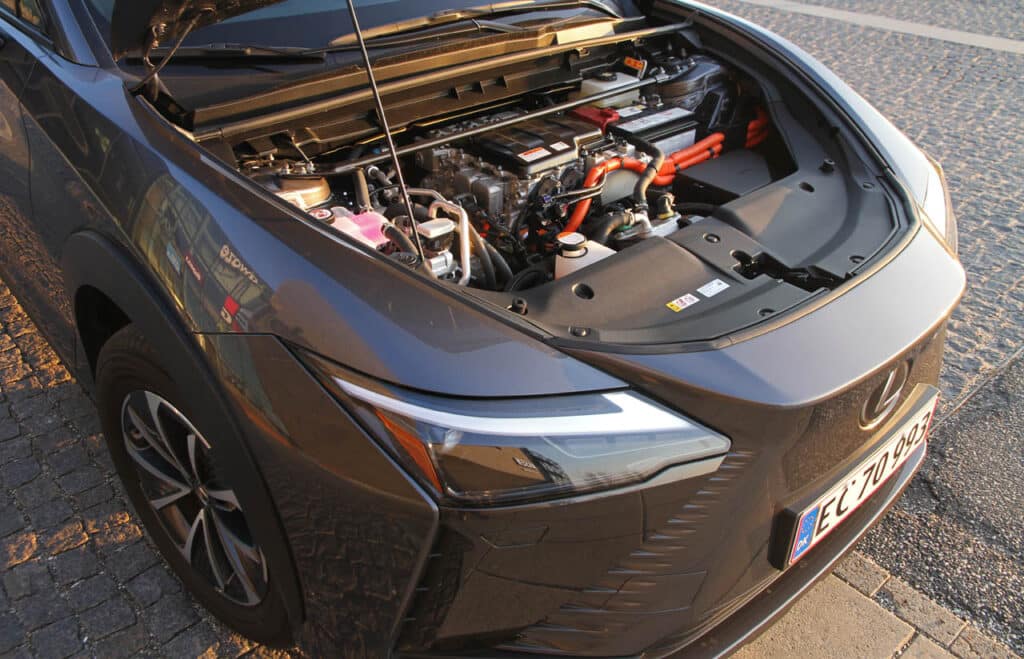 Test: Lexus RZ 300e er en elektrisk Toyota i jakkesæt - Hvilkenbil.dk