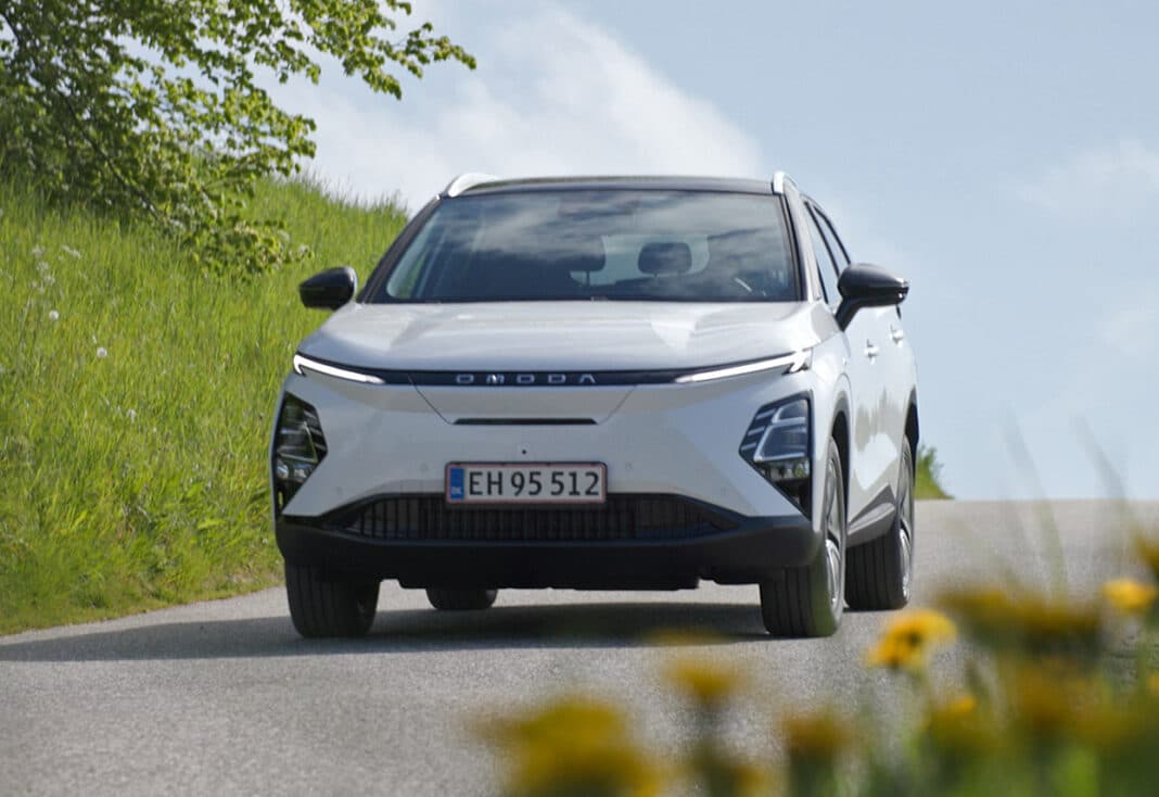 Nyt Kina-mærke tilbyder stor elbil til lille pris - Hvilkenbil.dk