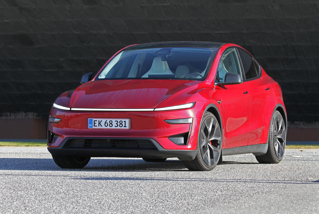 Test: Tesla Model Y Performance er mest for fans - Hvilkenbil.dk