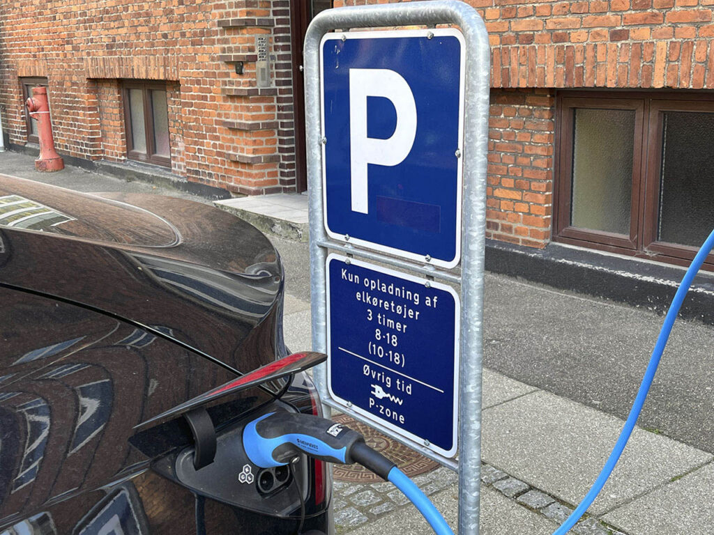 FDM advarer mod at oplade elbilen på bestemt type P-plads - Hvilkenbil.dk